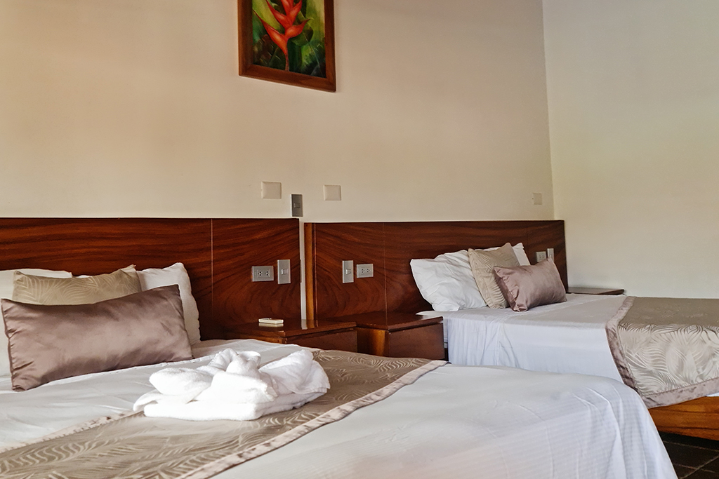 Double Rooms – Two Beds | Hostels Arenal Volcano