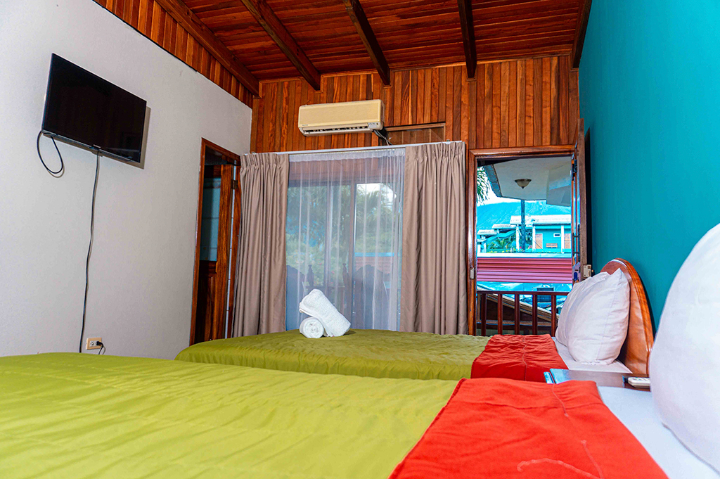 Quadruple Rooms Two Beds | Hostels Arenal Volcano