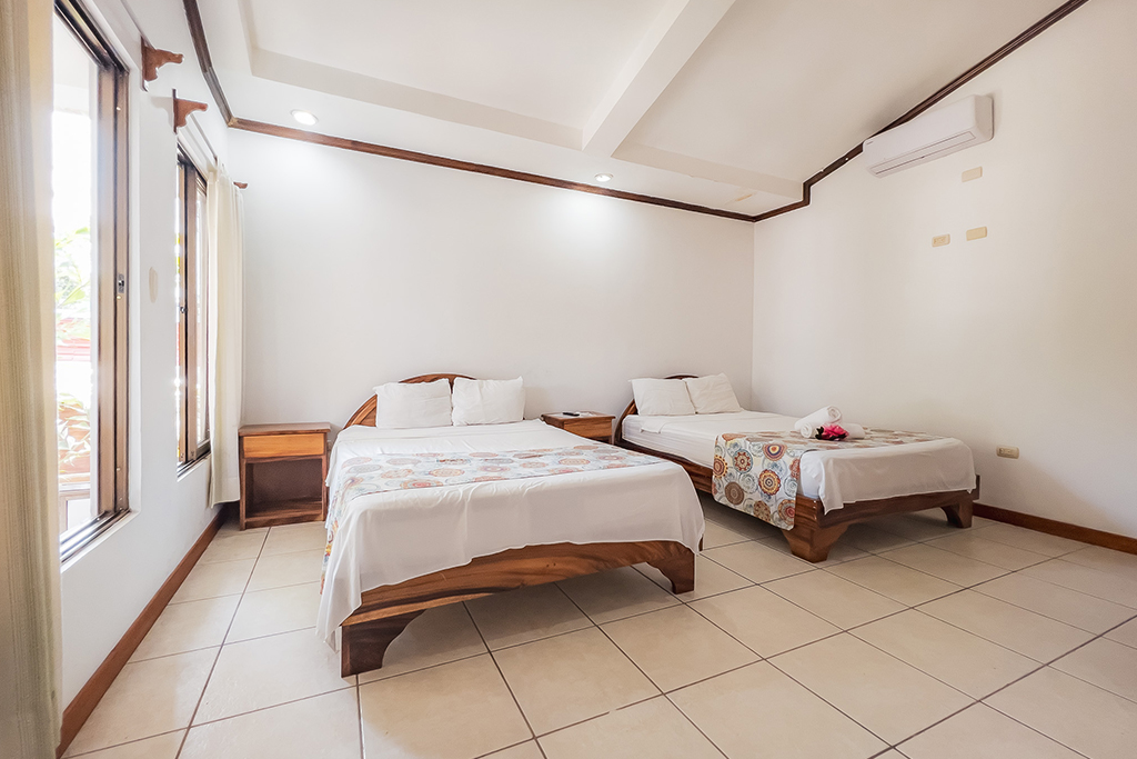 Triple Rooms Two Beds | Hostels Arenal Volcano