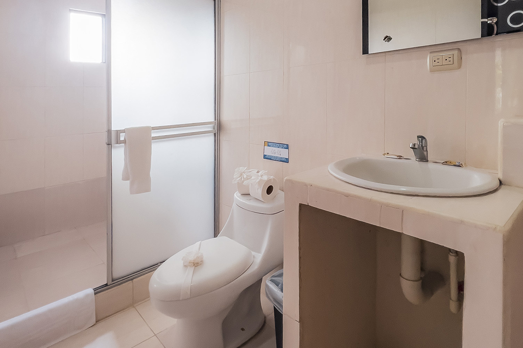 Triple Rooms Two Beds | Hostels Arenal Volcano