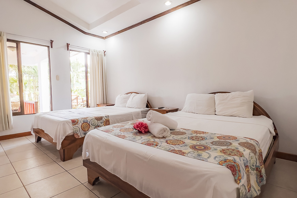 Triple Rooms Two Beds | Hostels Arenal Volcano